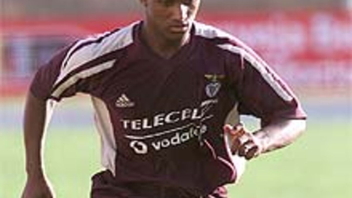 Benfica faz requerimento para poder utilizar Toni - Benfica - Jornal Record