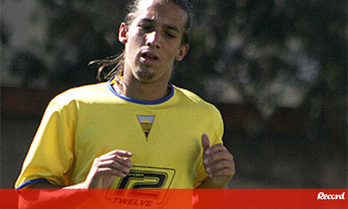 David Caiado: «Sinto que aqui posso evoluir» - Estoril - Jornal Record