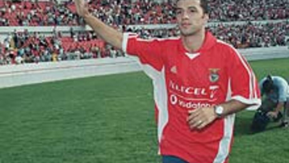 Milhares de adeptos na Luz festejam Simão Sabrosa - Benfica - Jornal Record