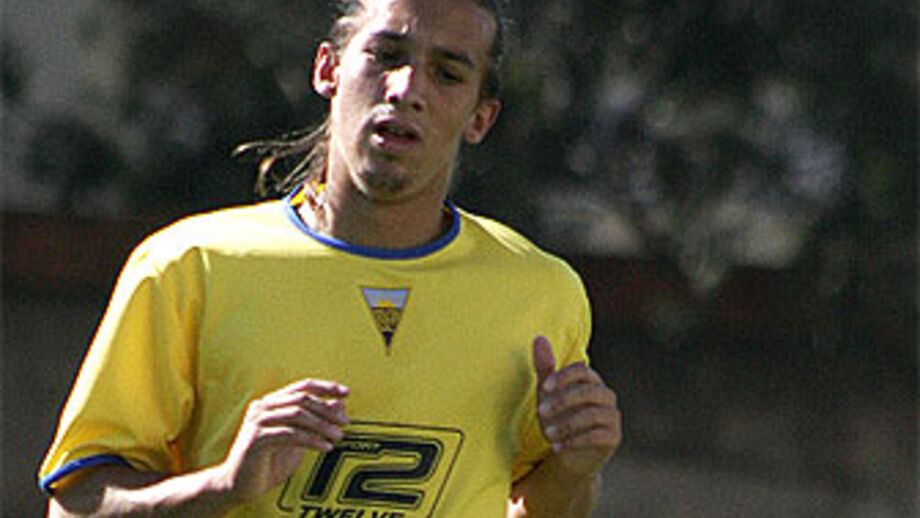 David Caiado: «Sinto que aqui posso evoluir» - Estoril - Jornal Record