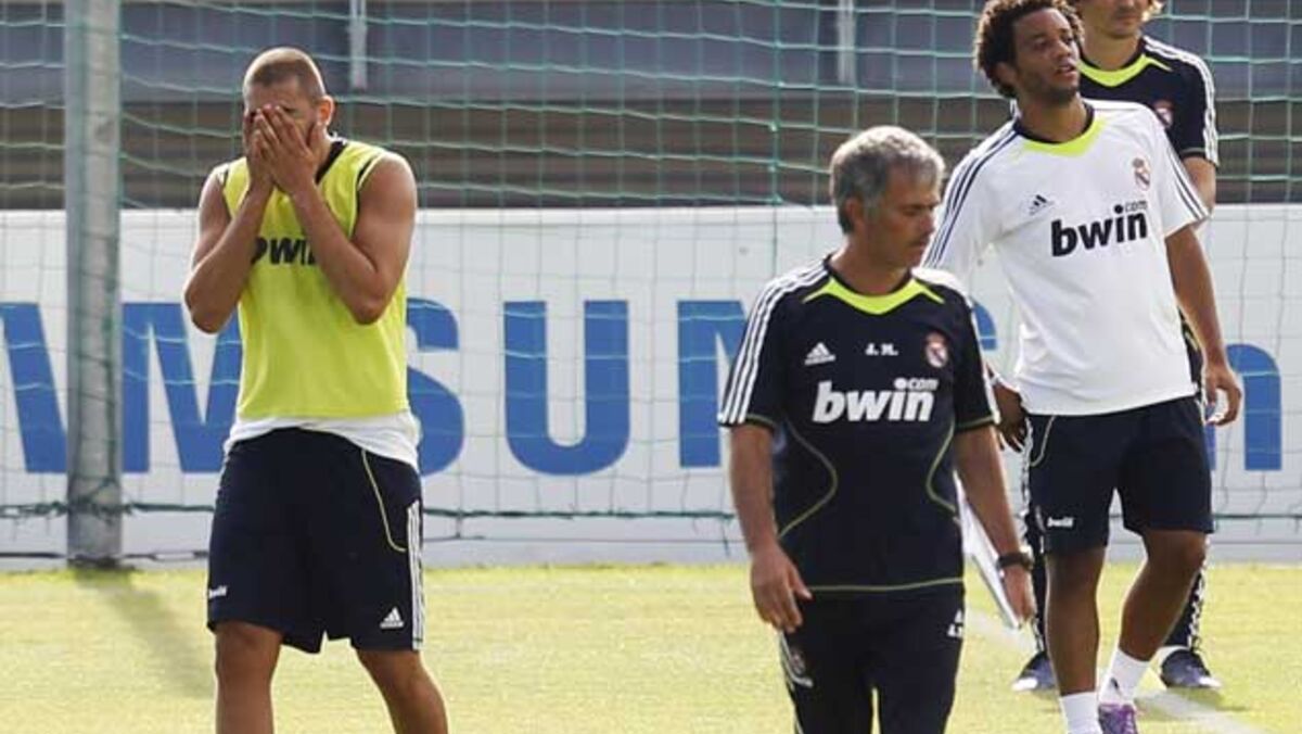 Benzema esconde o rosto... - Fotogalerias - Jornal Record