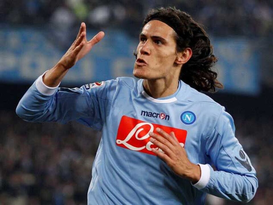 Hat-trick de Cavani na goleada do Nápoles - Internacional - Jornal Record