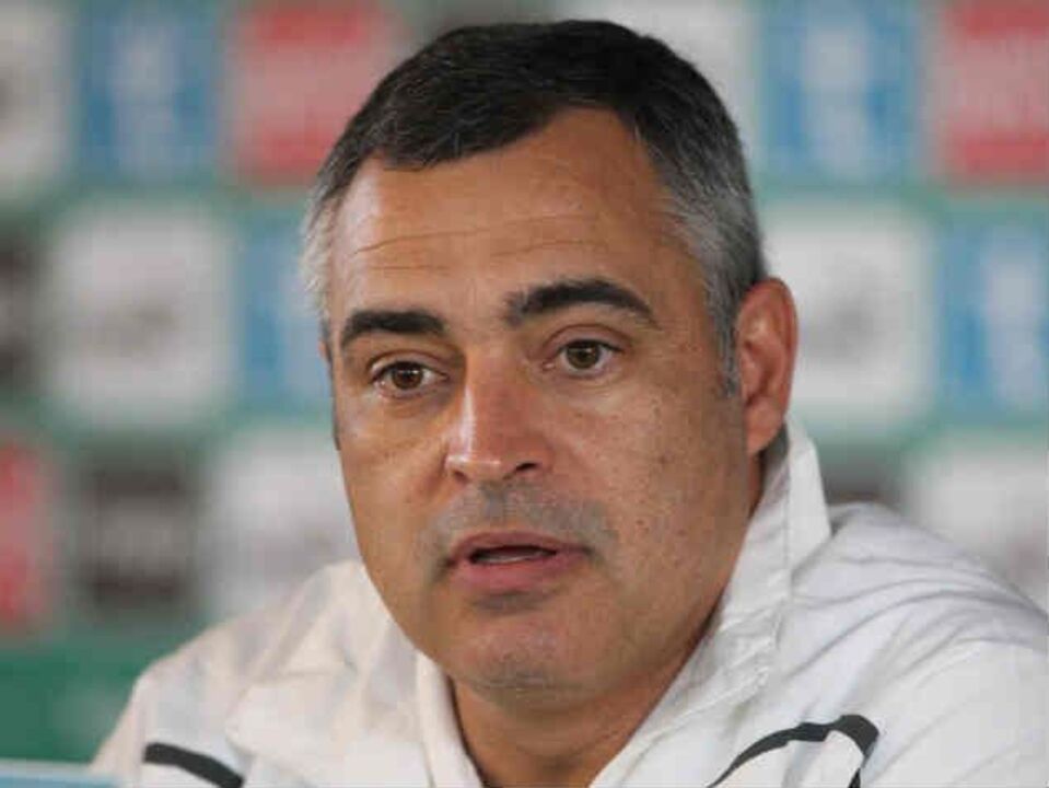 Couceiro: «Acho que não devo tomar partido» - Sporting - Jornal Record