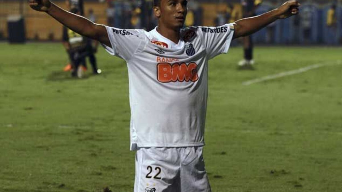 Santos disposto a ouvir oferta por Danilo - Benfica - Jornal Record