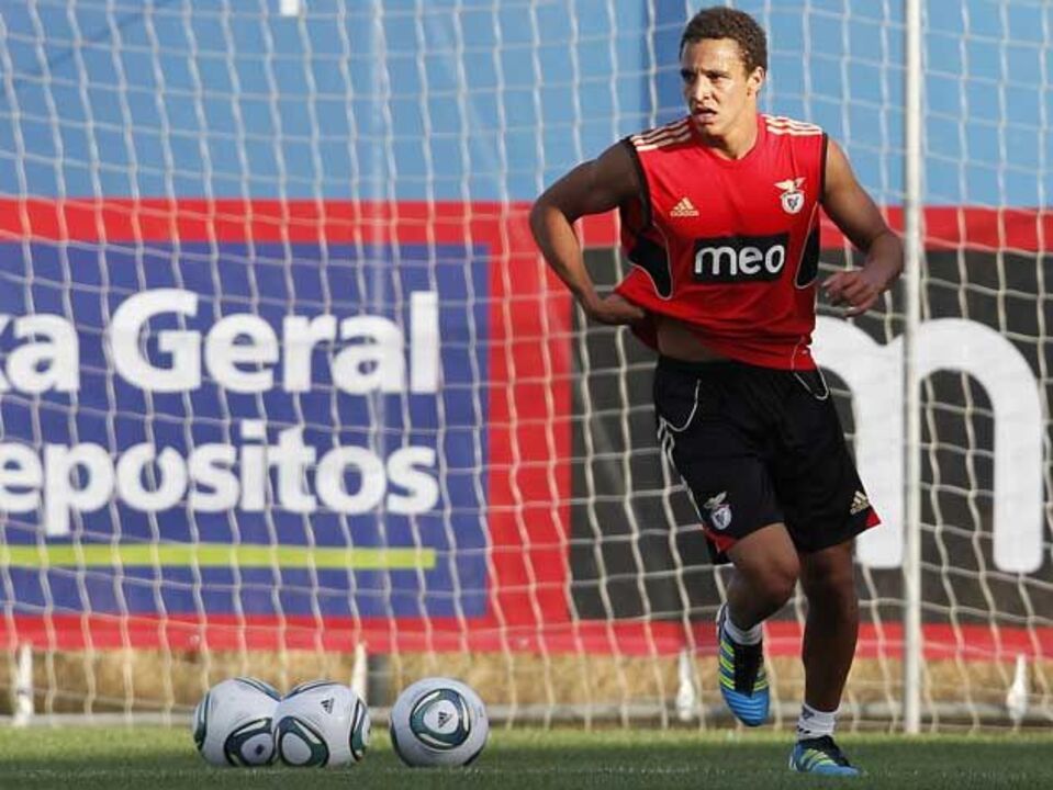 Rodrigo mais perto do regresso ao Bolton - Benfica - Jornal Record