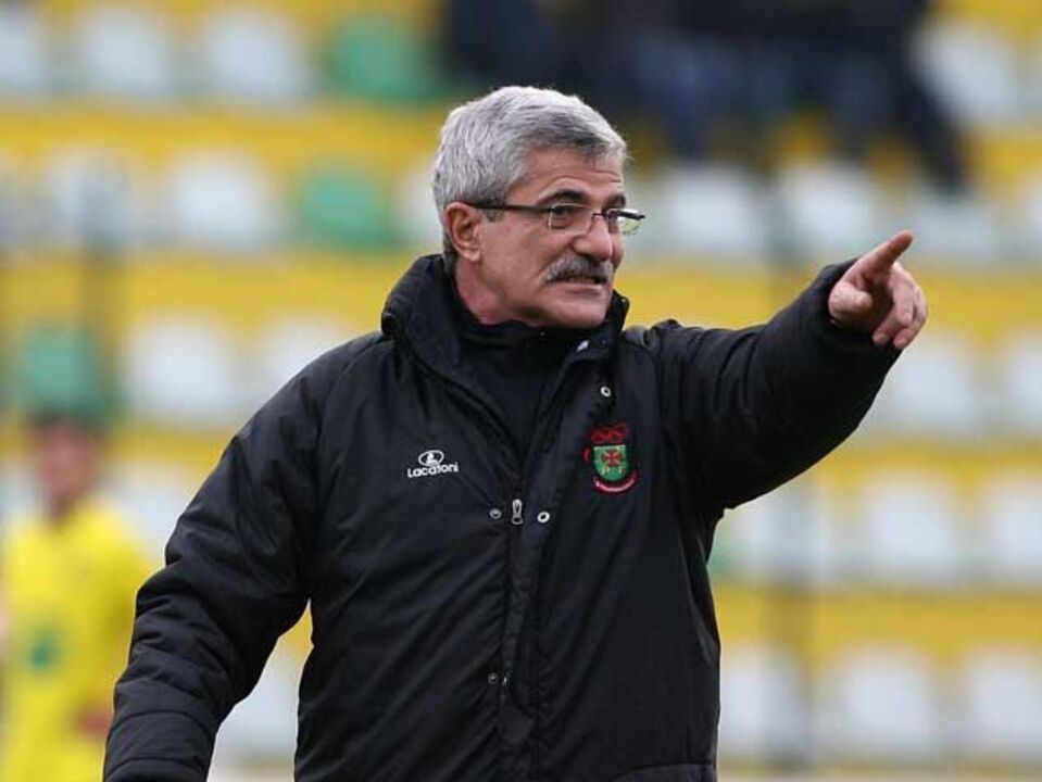 Henrique Calisto convoca todo o plantel - P. Ferreira - Jornal Record