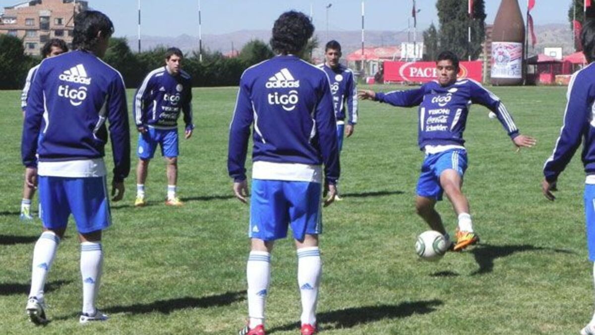 Melgarejo em ação na seleção do Paraguai - Fotogalerias - Jornal Record