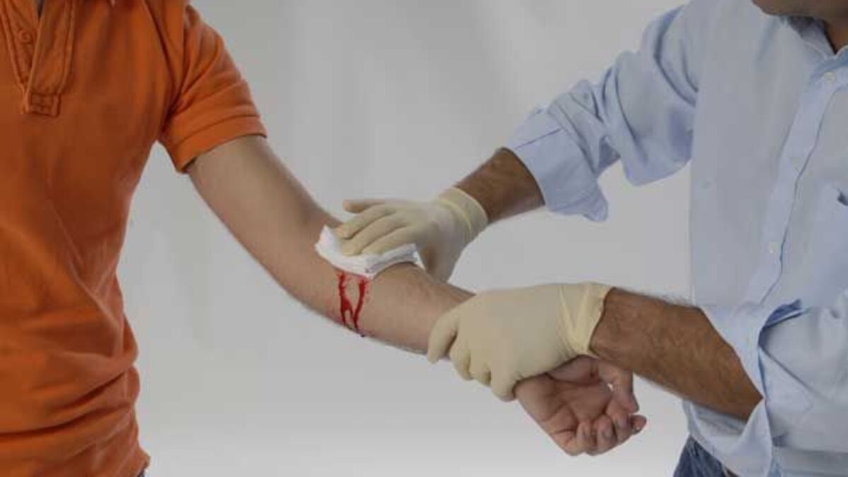 Controlo de Hemorragias Externas - Fora de Campo - Jornal Record