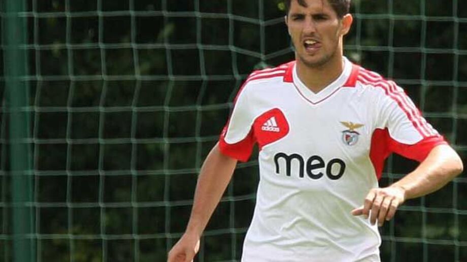 Hugo Vieira oficializado no Sp. Gijón por empréstimo - Benfica - Jornal ...