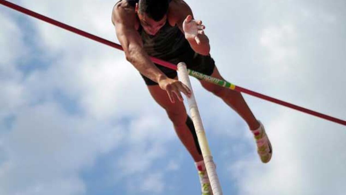Edi Maia e Diogo Ferreira na final do salto com vara - Atletismo ...