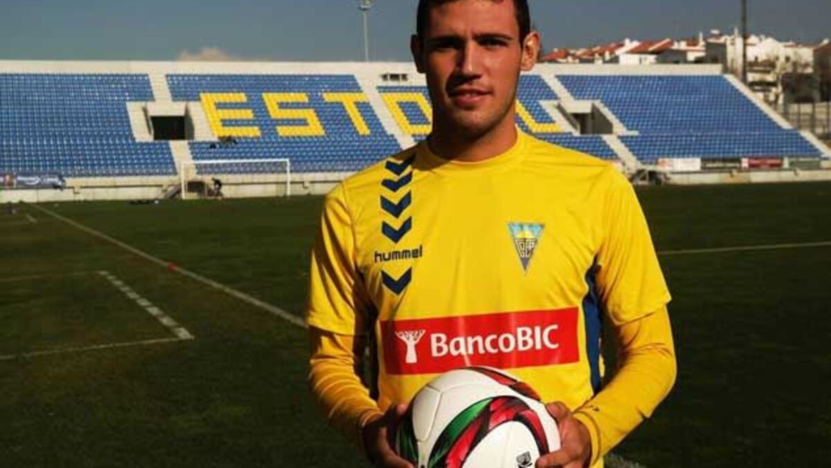 Léo Bonatini oficializado até final da temporada - Estoril - Jornal Record