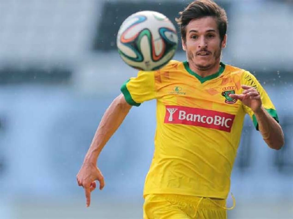 Hélder Lopes em dúvida para encontro com Estoril - P. Ferreira - Jornal ...