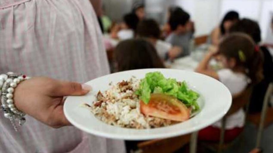 Há mais jovens que sentem fome por falta de comida em casa - Fora de ...
