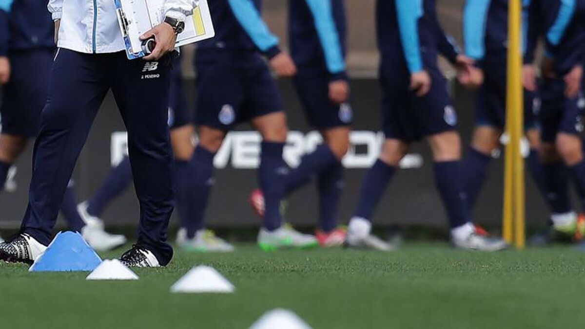 Coimbra Esporte abastece dragão - Football Leaks - Jornal Record