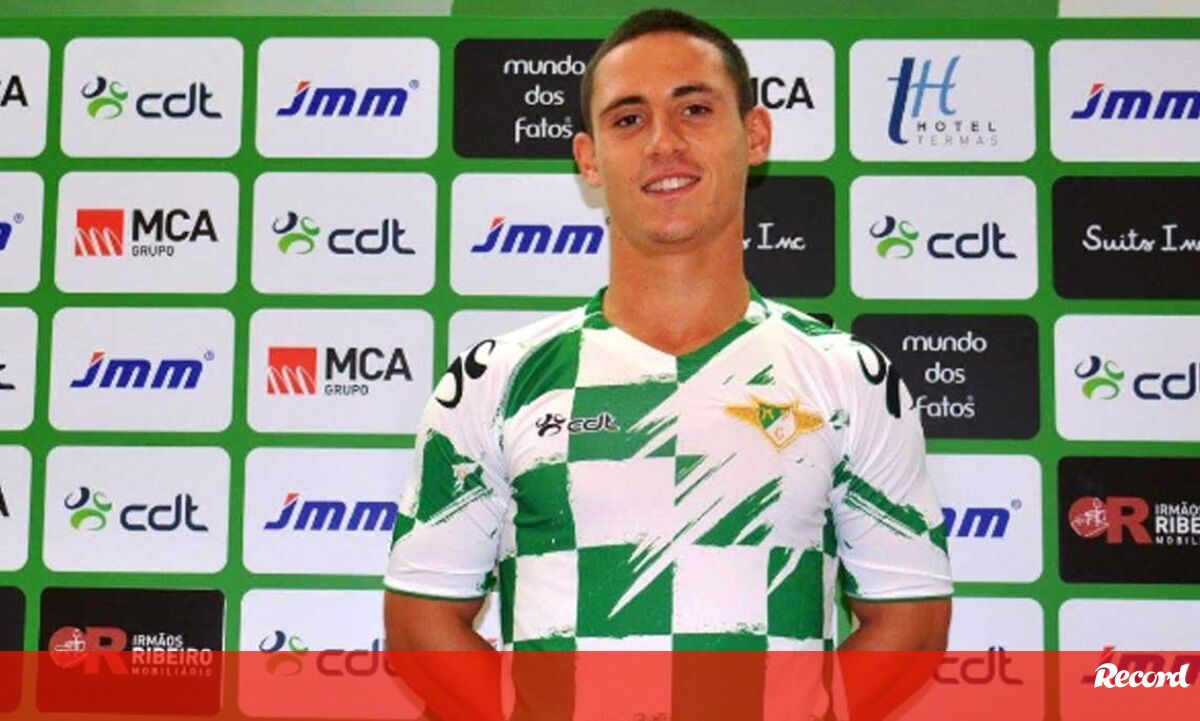 Fred Maciel e Podence com a equipa - Moreirense - Jornal Record