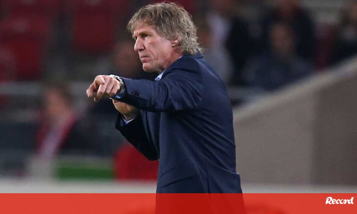 Douglas, Bryan Ruiz e Castaignos são velhos conhecidos de Verbeek ...