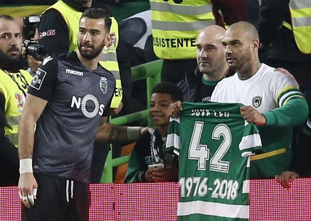 Juve Leo fez 42 anos: Capitães do Sporting oferecem camisola a Mustafá ...