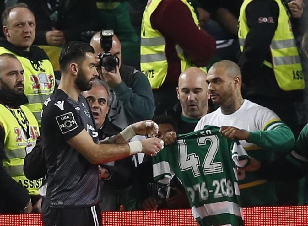 Juve Leo fez 42 anos: Capitães do Sporting oferecem camisola a Mustafá ...