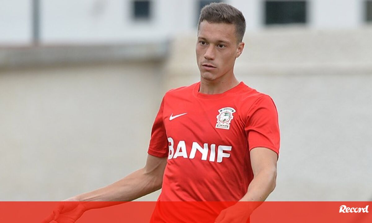 Alex Soares fala em "lance azarado" - Benfica - Jornal Record