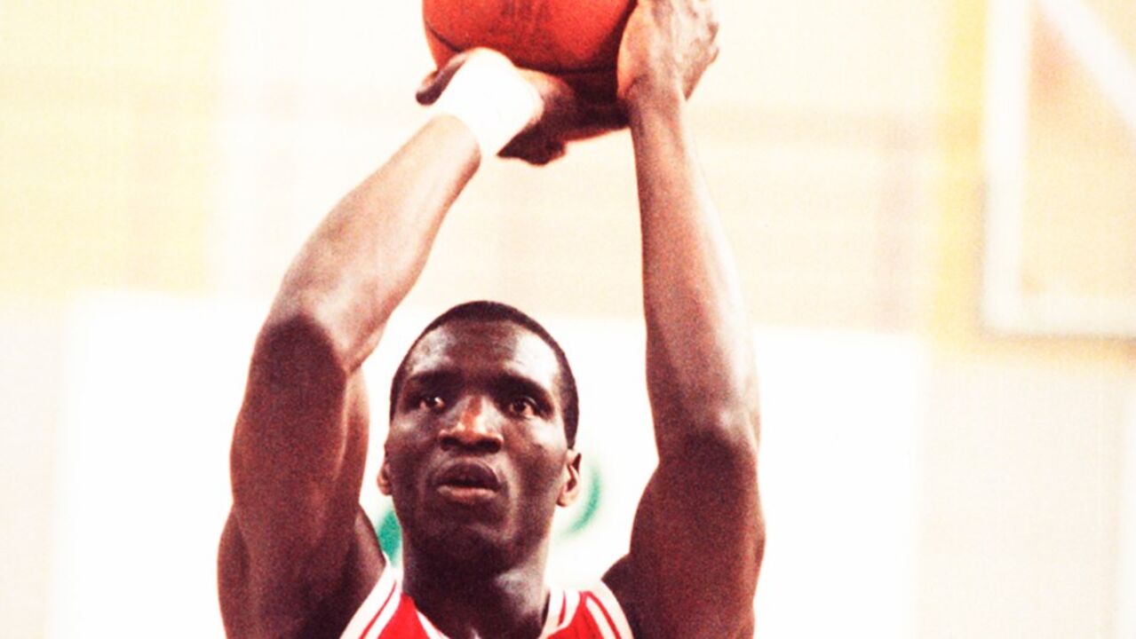 Jean Jacques feliz por ver o filho no Benfica - Basquetebol - Jornal Record