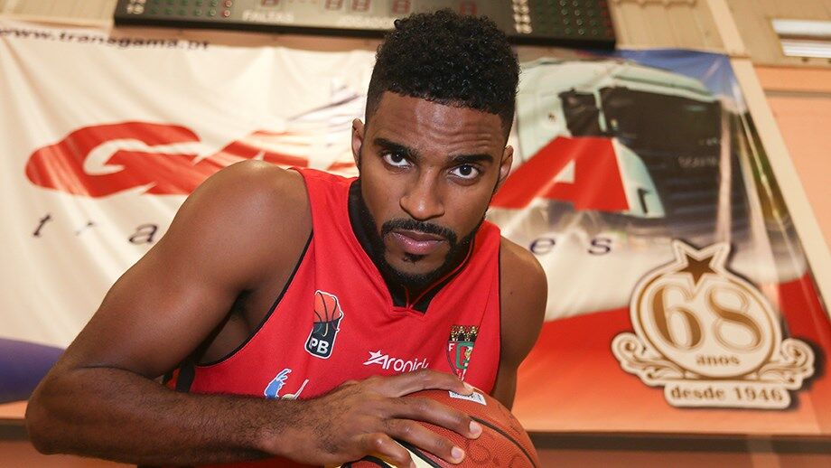 Jean Jacques feliz por ver o filho no Benfica - Basquetebol - Jornal Record