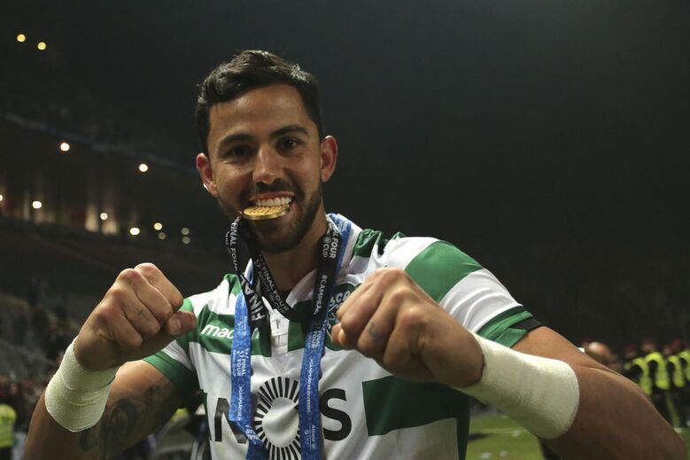 Afinal, por que motivo o símbolo do Benfica 'desapareceu' da tribuna em ...