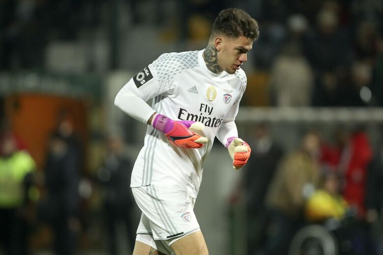 Venda de Ederson coloca Rio Ave na mira da FIFA - Rio Ave - Jornal Record