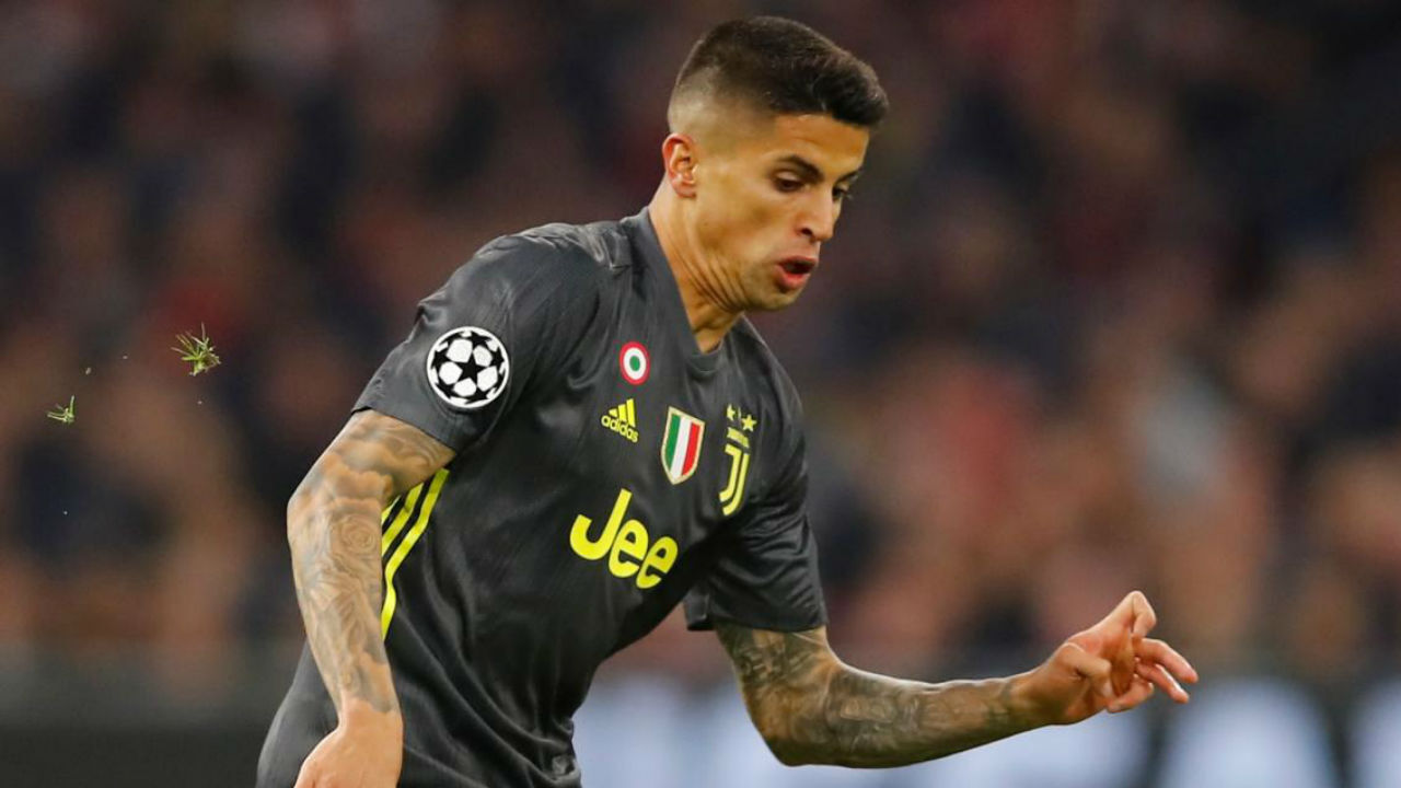 João Cancelo diz que o seu futuro é na Juventus e aborda polémica com ...