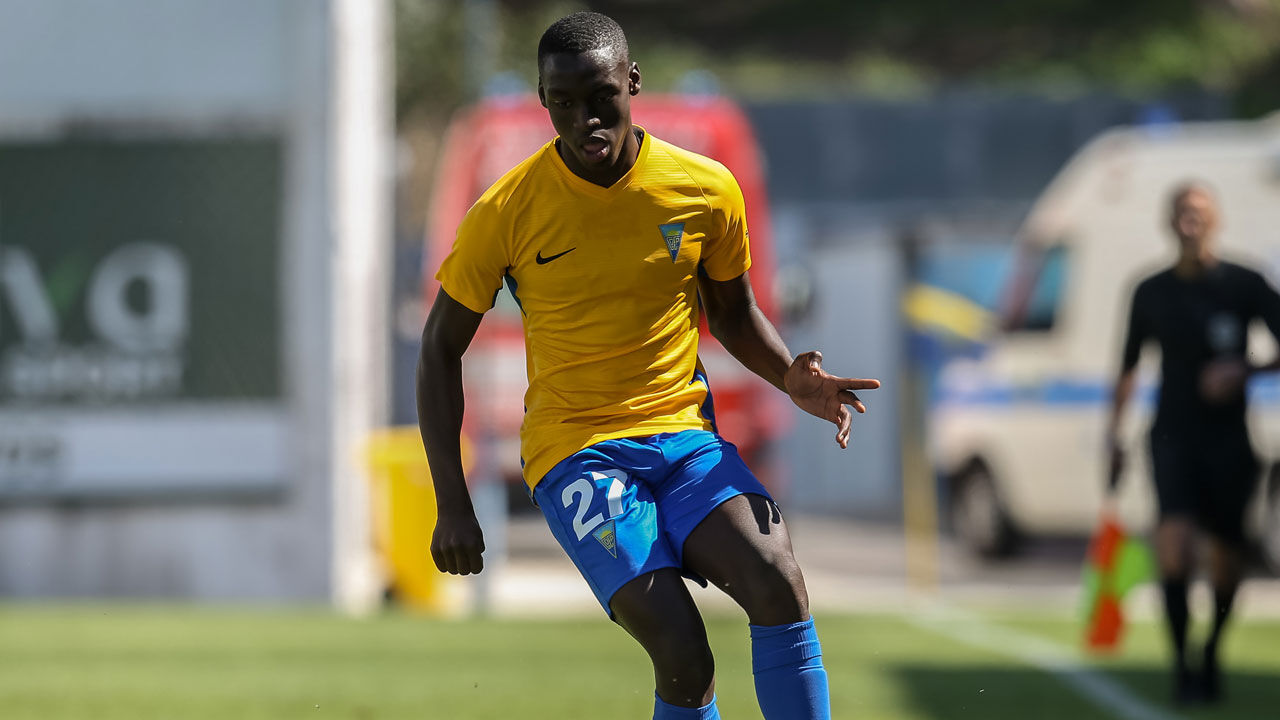 Toti Gomes: «Lateral com 1,86 metros não é muito comum» - Record mais ...