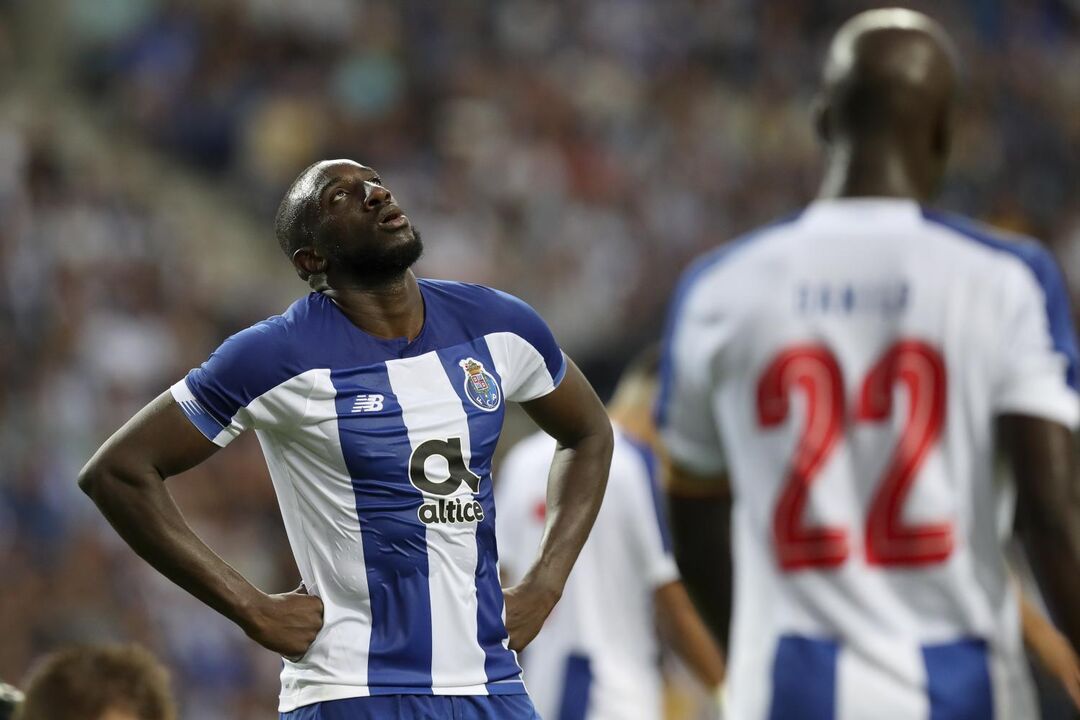 As imagens da barriga de Marega que têm chamado a atenção ...