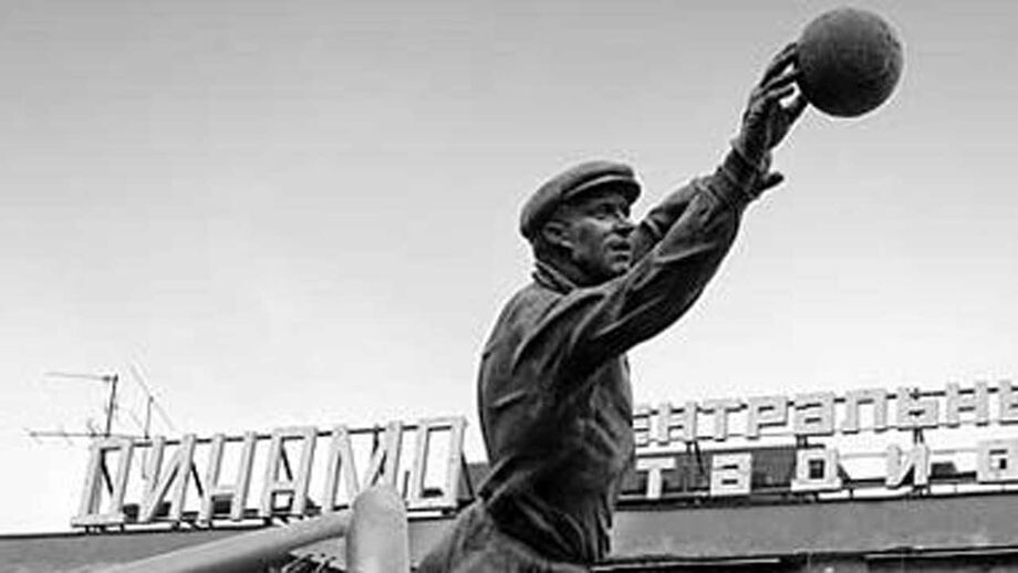 France Football cria prémio Lev Yashin para o melhor guarda-redes do ...