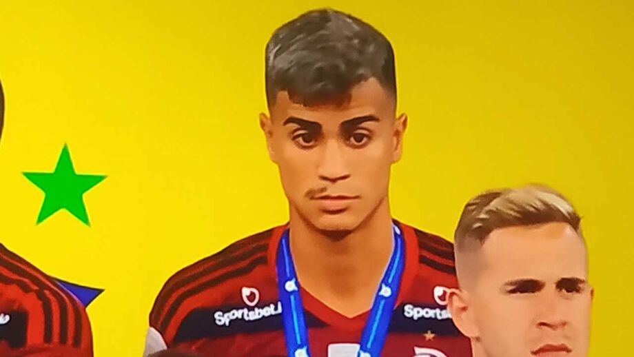 O 'meio bigode' de miúdo do Flamengo que está a dar que falar ...
