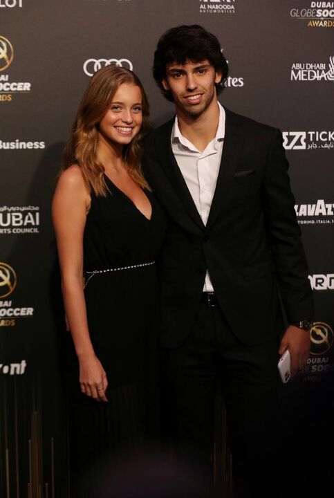 Rui Costa e a mulher brilham na Gala dos Globe Soccer Awards ...