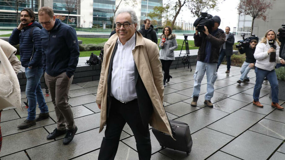 Advogado de Rui Pinto à chegada ao tribunal: «Ele é uma pessoa com ...