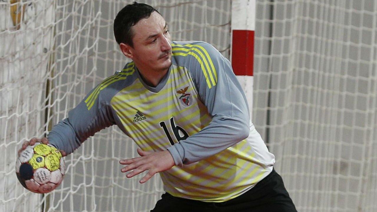 Benfica oficializa saída de guarda-redes - Andebol - Jornal Record