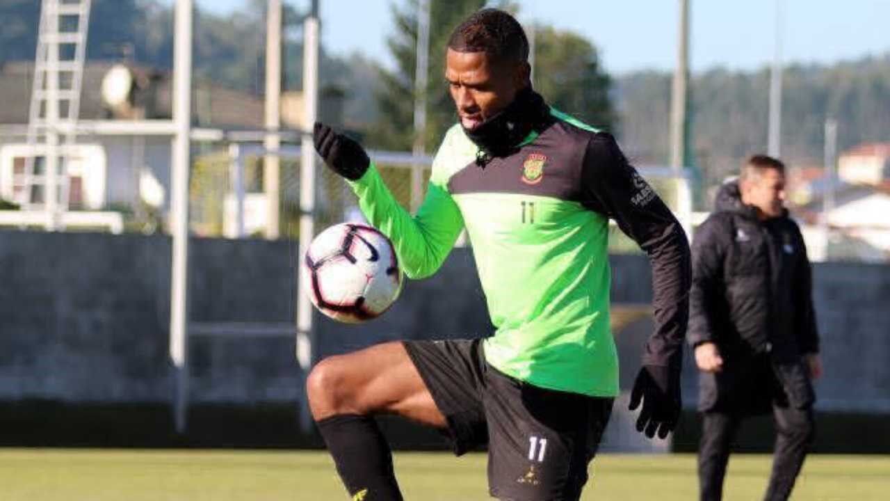 Nathan Júnior quer relançar-se - Ac. Viseu - Jornal Record