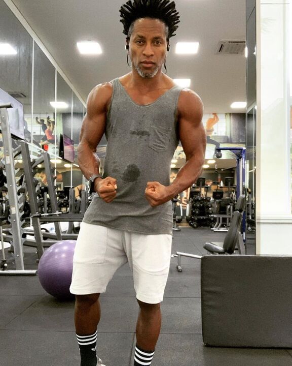 A impressionante forma física de Zé Roberto aos 45 (!) anos ...