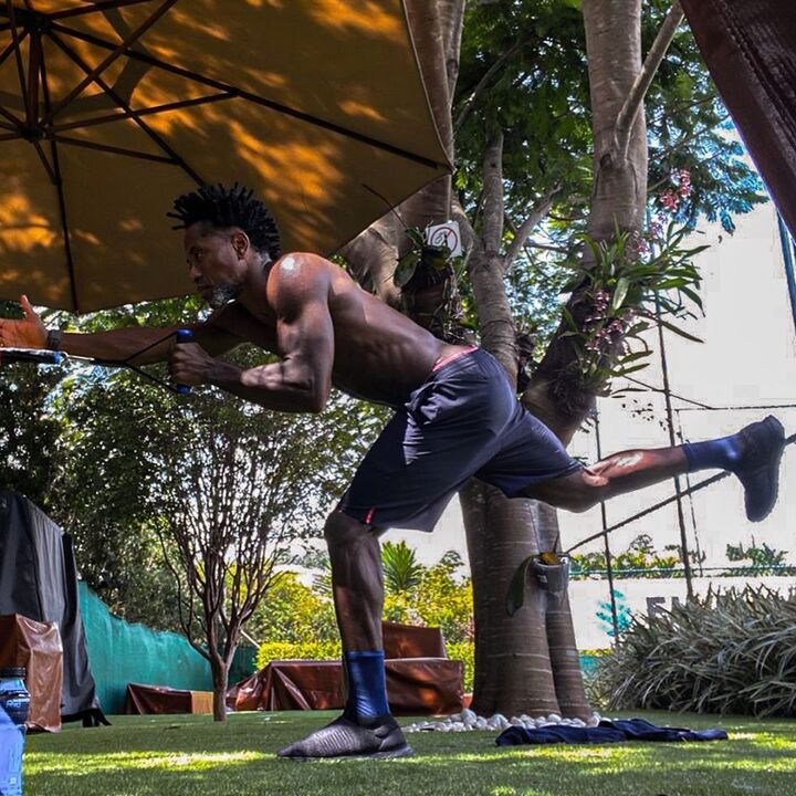 A impressionante forma física de Zé Roberto aos 45 (!) anos ...