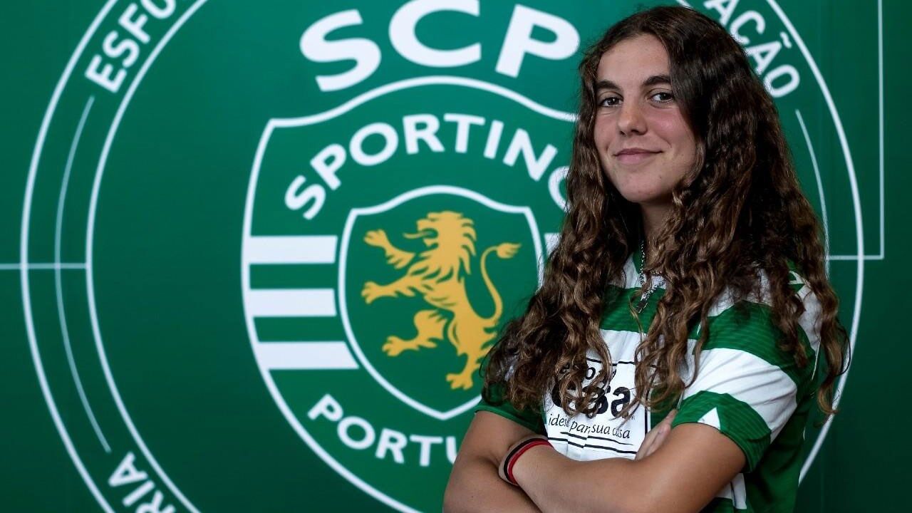 Mariana Rosa assina contrato profissional pelo Sporting - Futebol ...