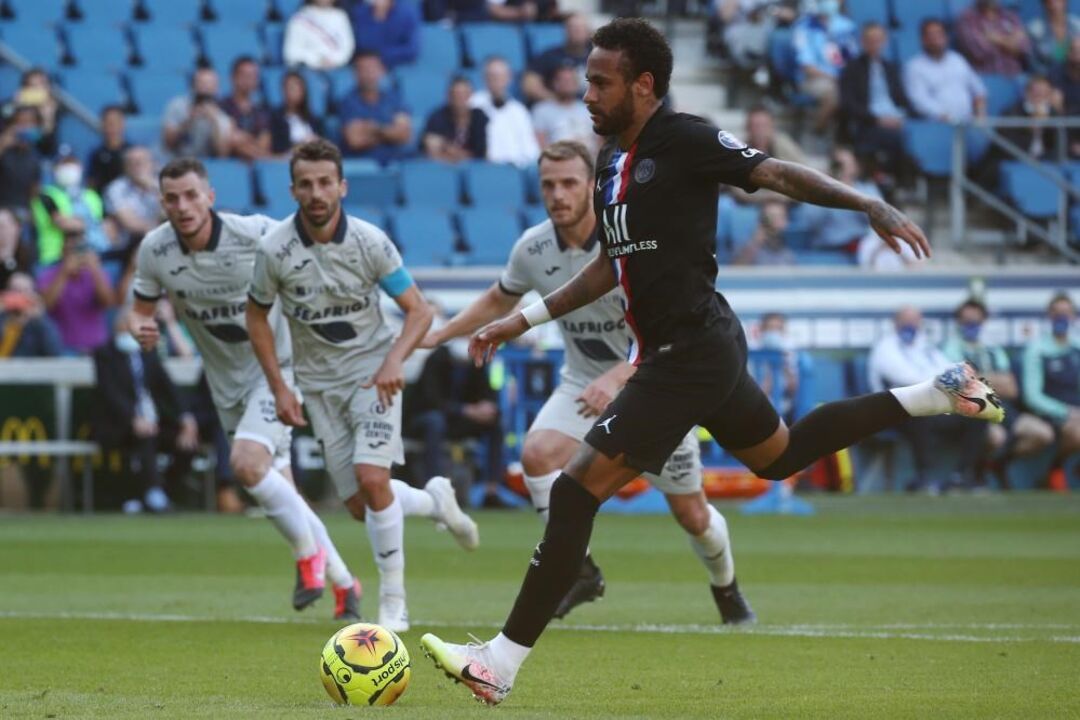 PSG voltou aos relvados com público e foi isto que aconteceu: as ...