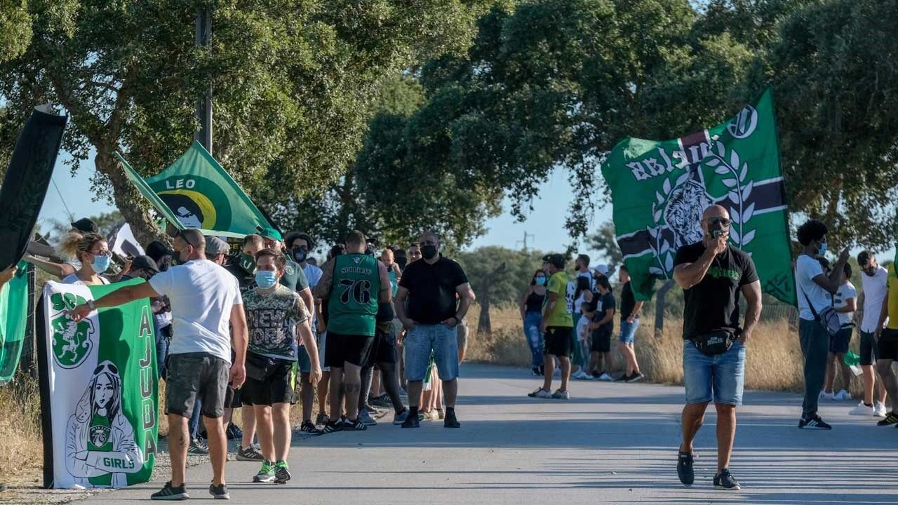 Mustafá mostrou-se pela primeira vez na concentração da Juve Leo em ...