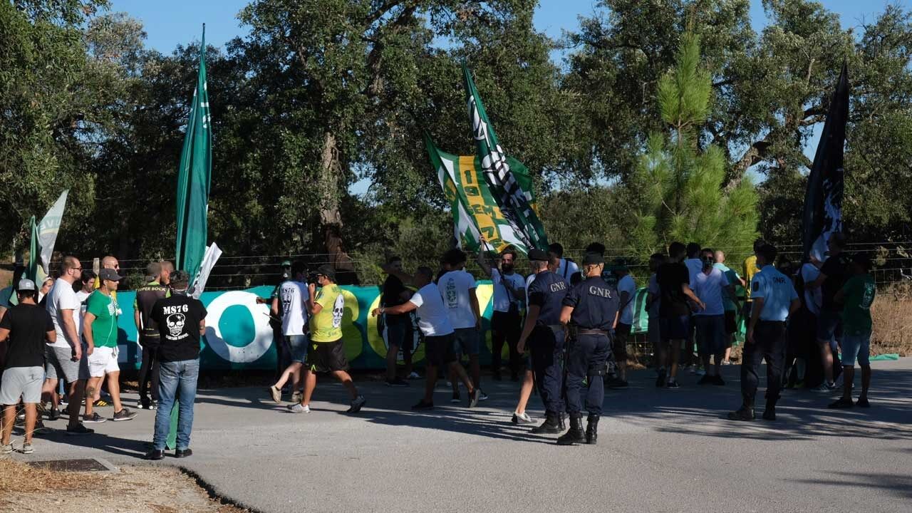 Mustafá mostrou-se pela primeira vez na concentração da Juve Leo em ...