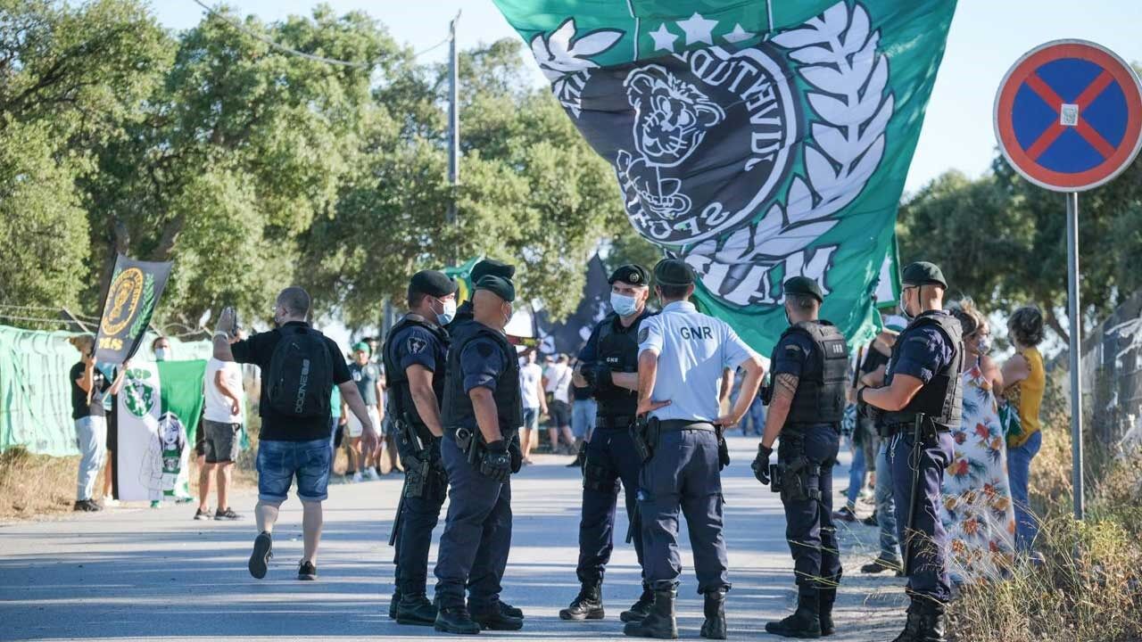 Mustafá mostrou-se pela primeira vez na concentração da Juve Leo em ...