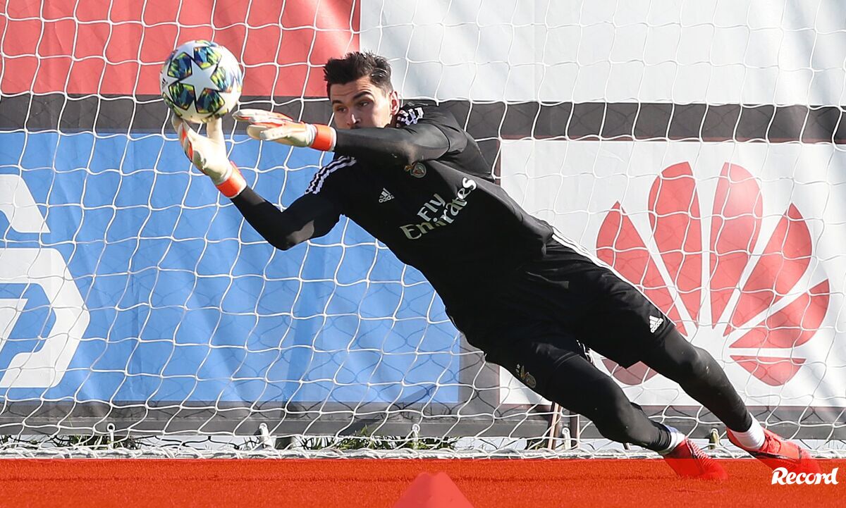 Ivan Zlobin encaminhado: guardião do Benfica é desejado em Famalicão ...