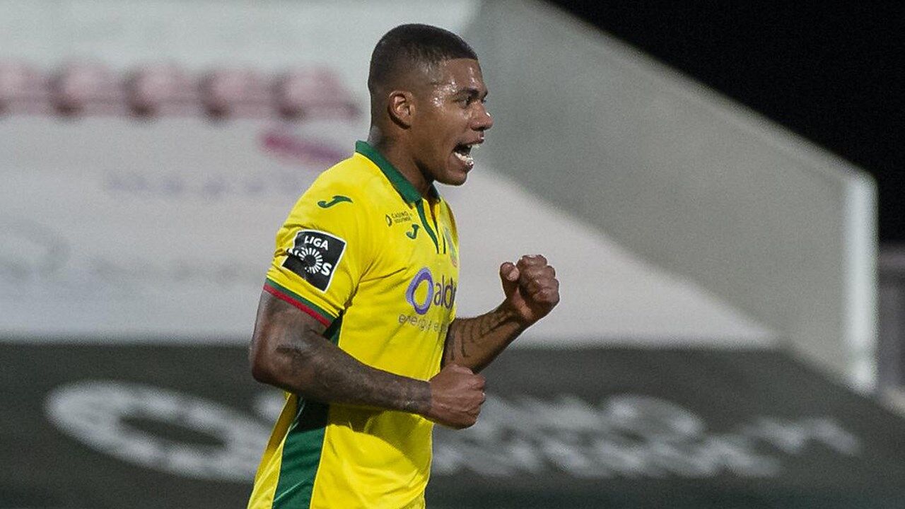 Douglas Tanque pretendido - P. Ferreira - Jornal Record