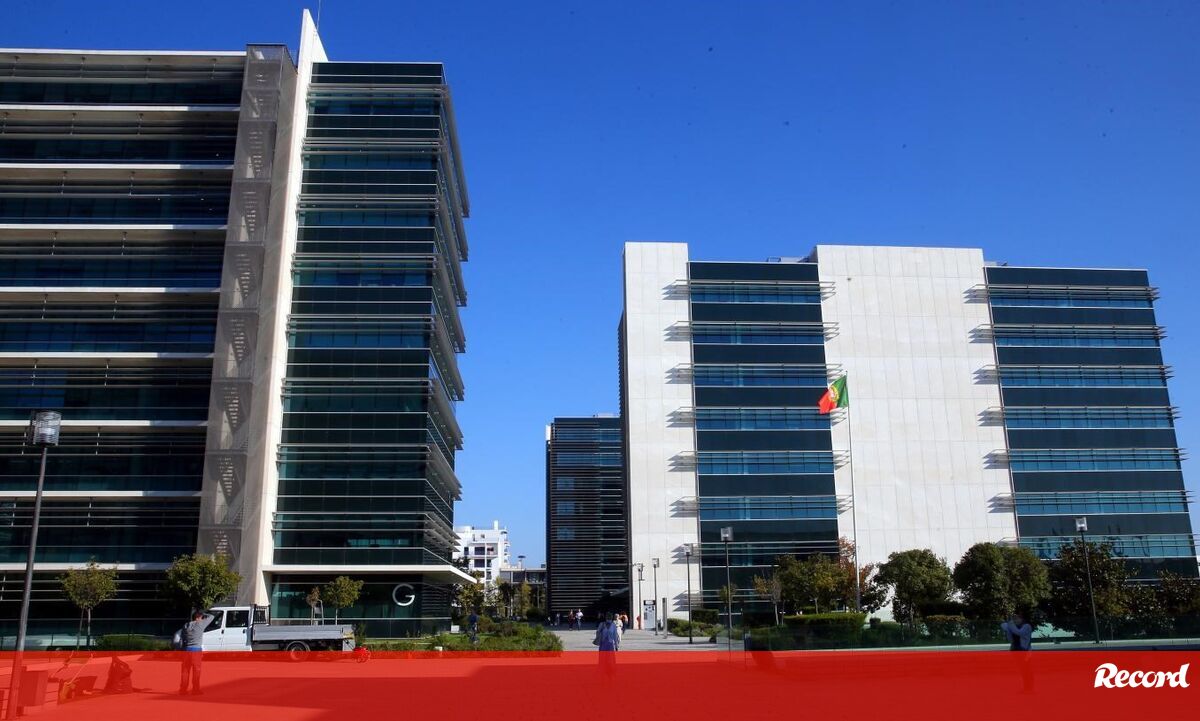 Football Leaks: Ex-sócio da PLMJ admite que podia ter e-mails ligados ...