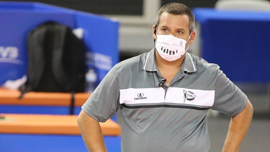 Vítor Pinto reconhece superioridade do Benfica: «Esteve muito bem e ...