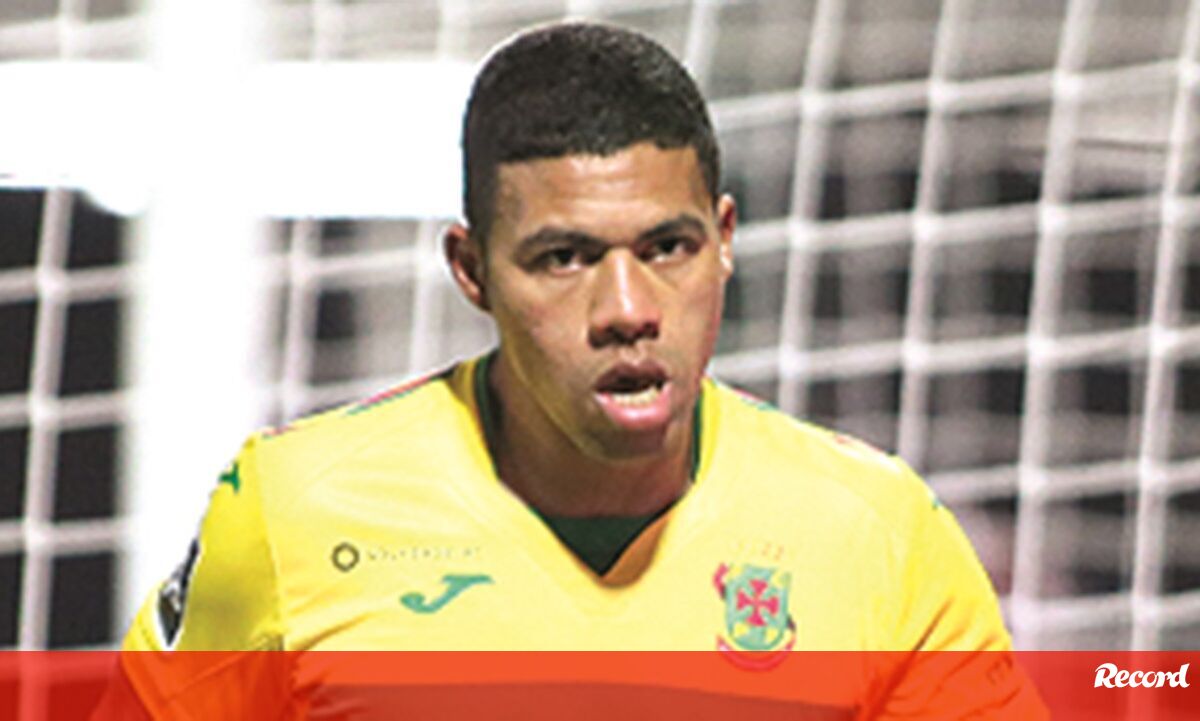 Douglas Tanque: «Começar bem o ano» - P. Ferreira - Jornal Record