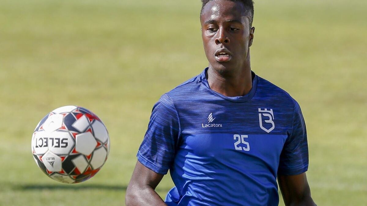 Nilton Varela já fez corrida ligeira no relvado - B SAD - Jornal Record