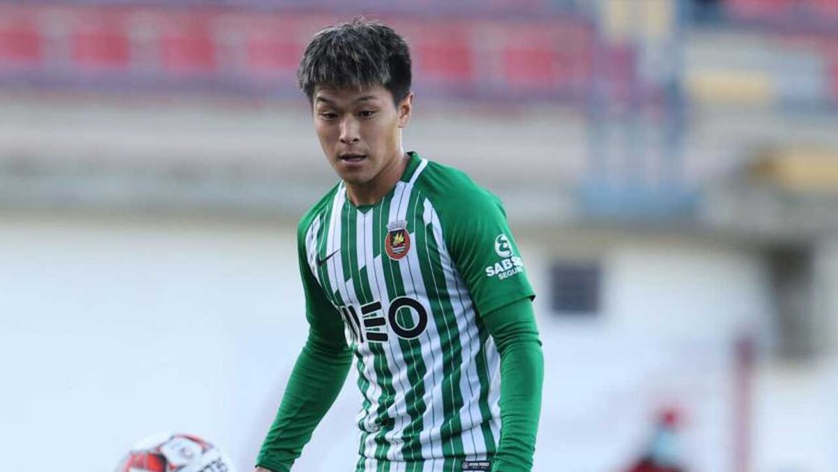 Seis jogadores da equipa principal do Rio Ave no jogo da B frente ao ...